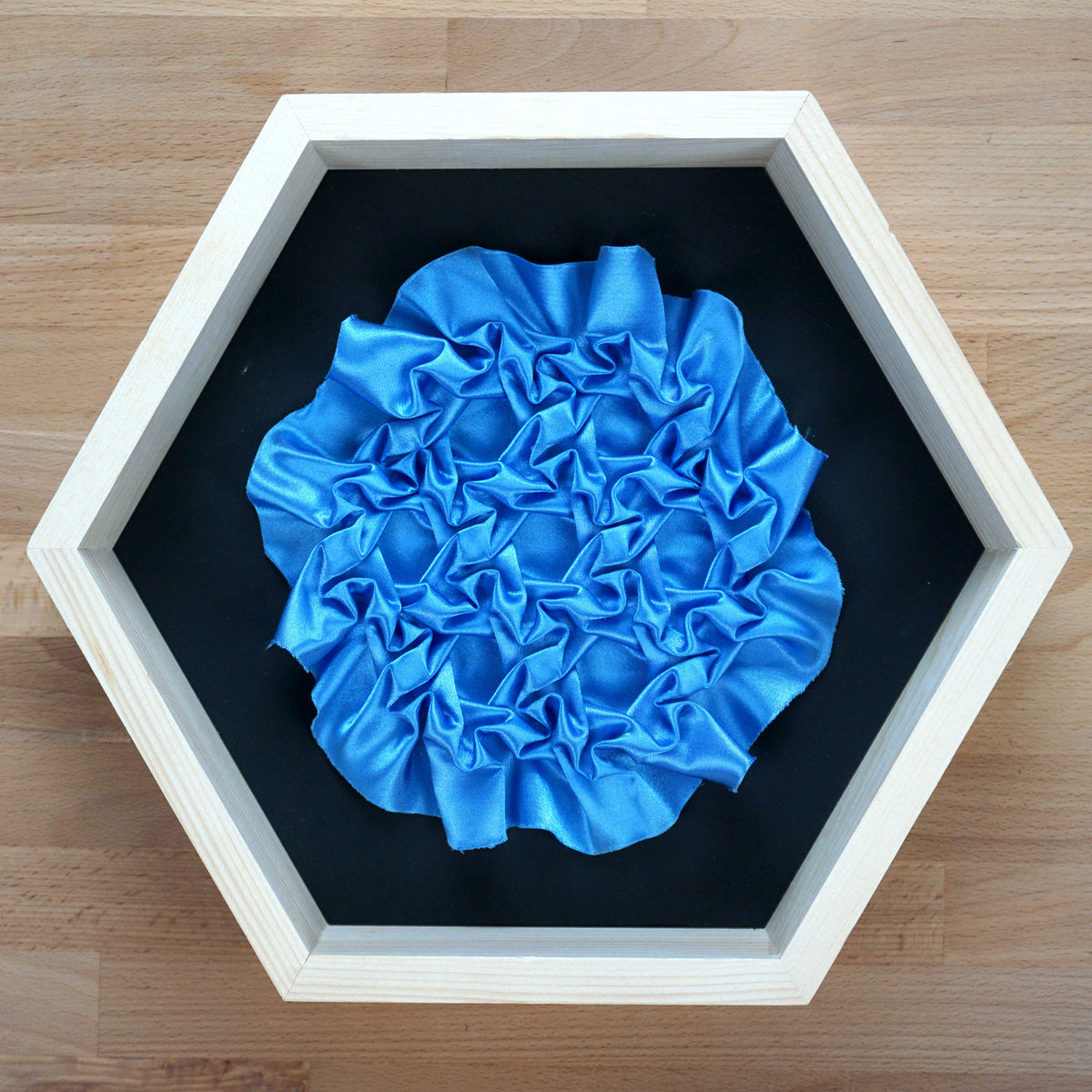 Lens Stars in Satin – Gathering Folds